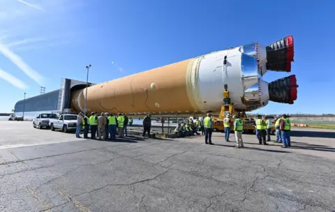 Nasa Moon rocket core leaves for testing
