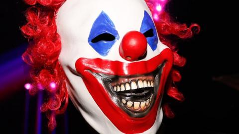 Clown sightings: Australia police 'won't tolerate' antics - BBC News