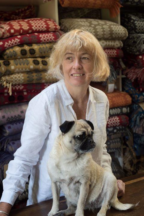 Woollen mills: Plans to save 'iconic' Welsh blanket - BBC News