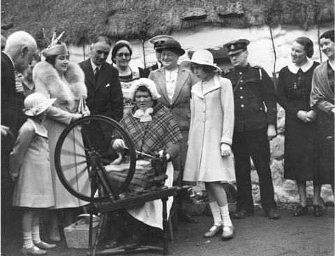 In pictures: The Queen's life in Scotland - BBC News