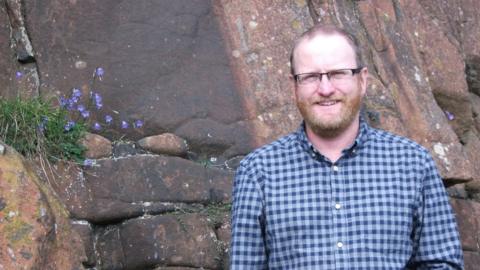 Calls to allow people to return to Edinburgh's Radical Road - BBC News