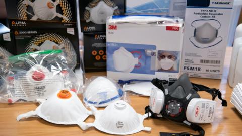 Covid: Masks upgrade cuts infection risk, research finds - BBC News