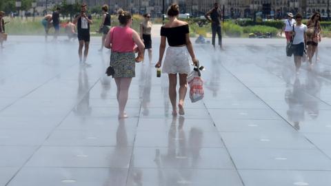 'Very strong' climate change signal in record June heat - BBC News