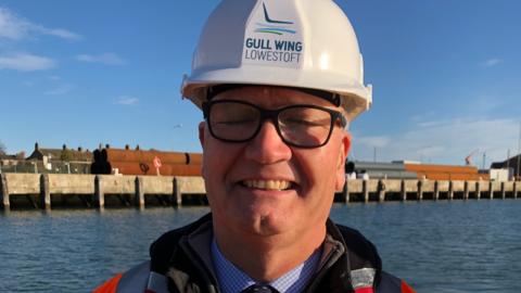 Lowestoft's third bridge: What will it mean for the town? - BBC News