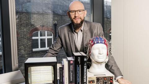 Tom Middleton: DJ's album is designed to send you to sleep - BBC News