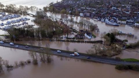 Storm Dennis: Flood victims to receive up to £10m - BBC News