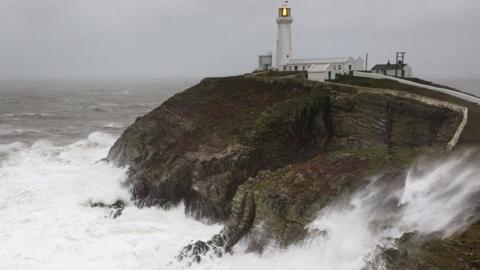 Life on the 82 other Great British islands - BBC News