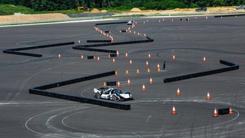 The robo racing cars accelerating driverless tech - BBC News