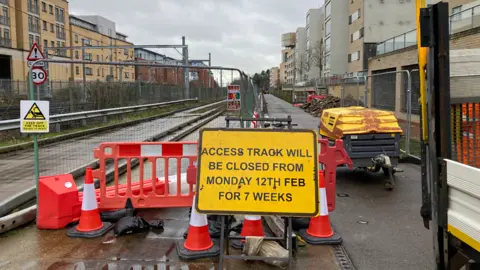 Part of guided busway in Cambridge closed to install safety barrier