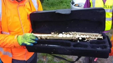 Leicestershire: Guns and toilet among unusual items found by litter pickers