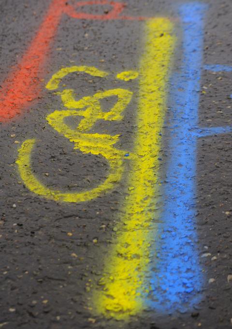 Your pictures on the theme of 'three colours' - BBC News