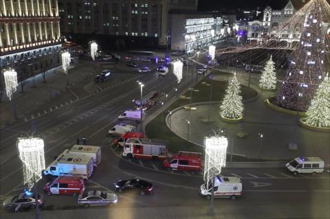 Moscow gun attack: Second FSB officer dies after assault on HQ - BBC News