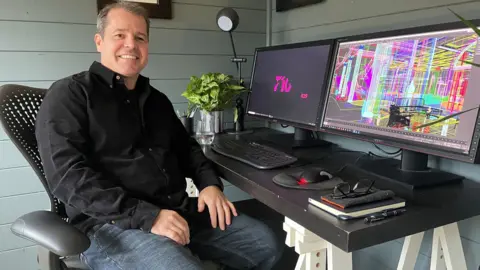 Surrey: Homes get free hot water from computer heat