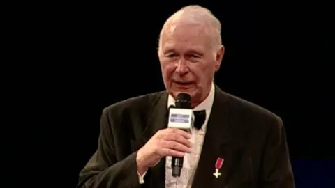 Colin Slater: Tributes to colossus of local sports broadcasting