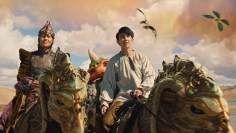 Movie madness: Why Chinese cinemas are empty but full - BBC News