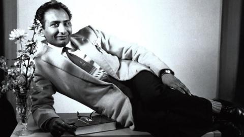 From India to UK: An immigrant's snapshots from 1950s - BBC News