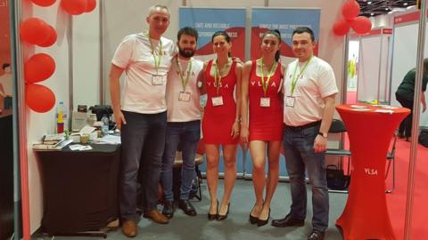 ‘Booth babes’ cause controversy at business show - BBC News