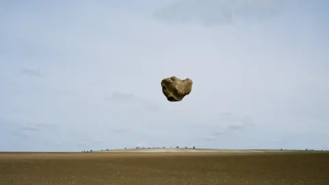 How stone poses became a surreal project