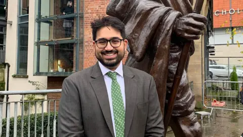 Manchester Mahatma Gandhi statue unveiled