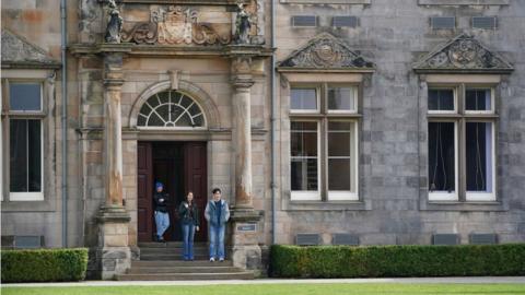 In pictures: The Crown films in St Andrews - BBC News