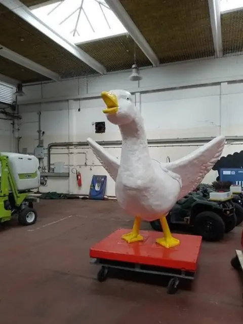Goose Fair mascot lands in Nottingham ahead of historic city fair