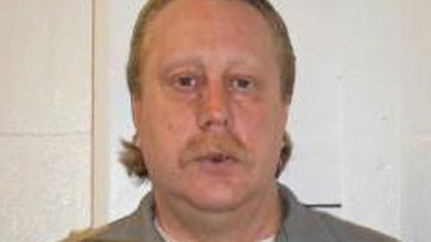 Daniel Lewis Lee: US judge delays first federal execution in 17 years ...