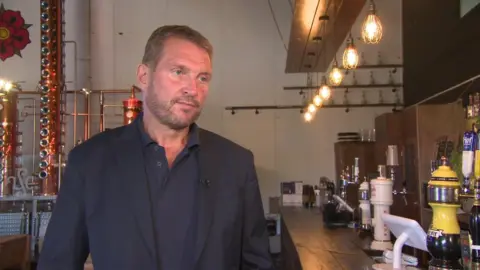 Warm weather in June boosts UK economy