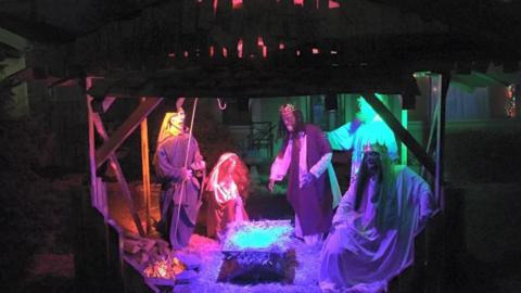 Zombie nativity scene draws ire and donations in Ohio - BBC News