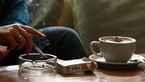 Will Scotland sign up to Sunak's smoking ban? - BBC News