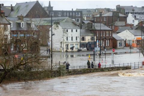 Severe flooding causes road and rail disruption in Scotland - BBC News