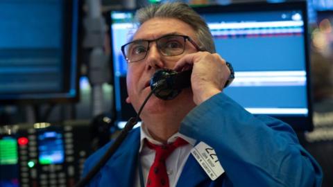 US stock markets rally after pre-Christmas slump - BBC News
