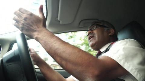 Uber drivers win key employment case - BBC News