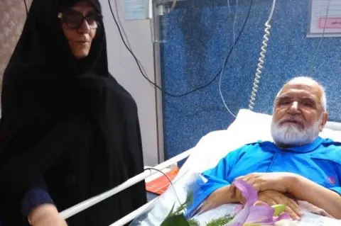 Mehdi Karroubi: Iran opposition leader ends hunger strike