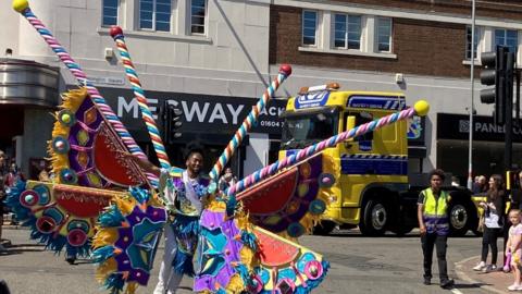 In pictures: Carnival parade returns to Northampton - BBC News