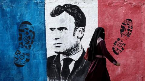 Charlie Hebdo: Turkey vows legal action over Erdogan cartoon - BBC News