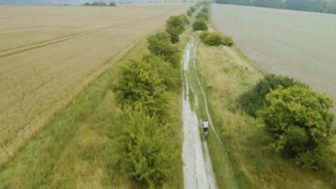 Long distance King Alfred's Way cycle route opens - BBC News