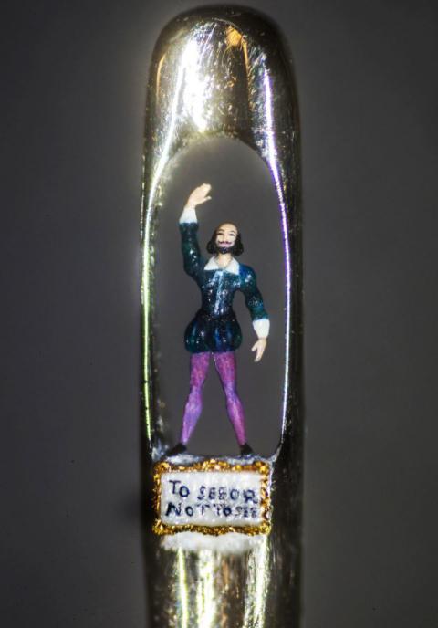 Willard Wigan's 'To See or Not to See' Shakespeare goes on show - BBC News