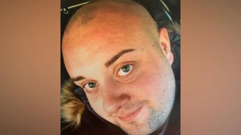 Manchester Arena attack: Response was all wrong, survivor says - BBC News