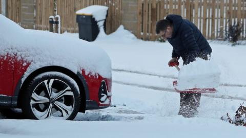 UK weather: Snow disruption continues as temperatures plummet - BBC News
