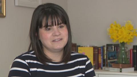 Home birth: 'I just want to do it the old way' - BBC News