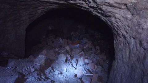 'Hundreds' of undiscovered caves underneath Nottingham - BBC News