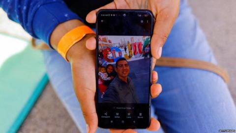 Frustrated migrants storm border between Mexico and El Paso, Texas ...