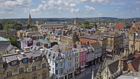 Oxford zero emissions zone raises almost £120,000 in fines - BBC News
