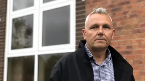 Warwickshire plague of flies prompts public meeting