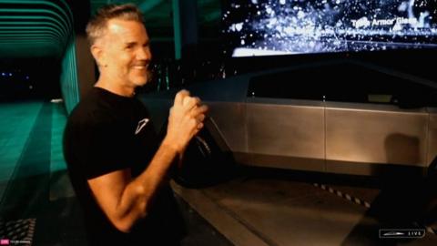 Ex-Tesla employee casts doubt on car safety - BBC News