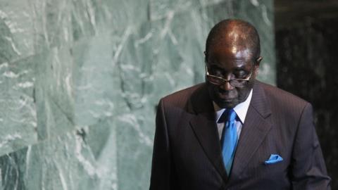 In pictures: The life of Robert Mugabe - BBC News