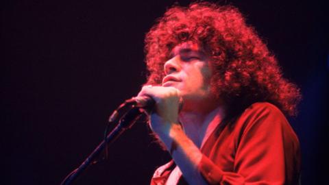 Nazareth singer Dan McCafferty dies, aged 76 - BBC News