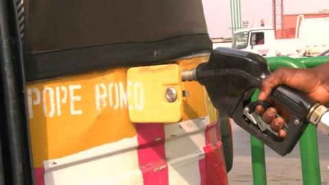 Nigeria fuel crisis: Why is Africa's largest oil producer short of petrol? - BBC News