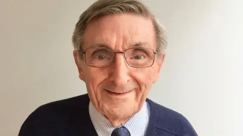 Last of Scotland The What? trio Buff Hardie dies at 89