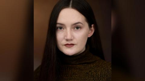 Bristol drama graduates write debut play about prison - BBC News